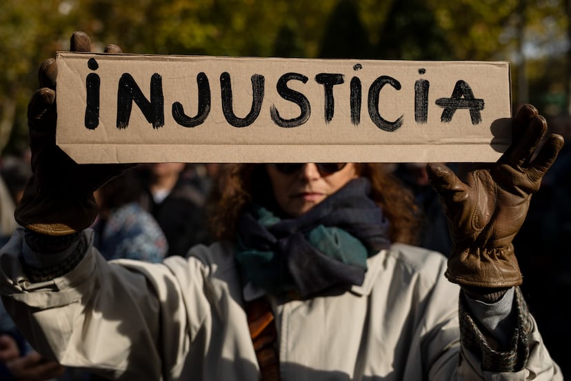 Cientos de ciudadanos protestan ante el Supremo por la condena al ...
