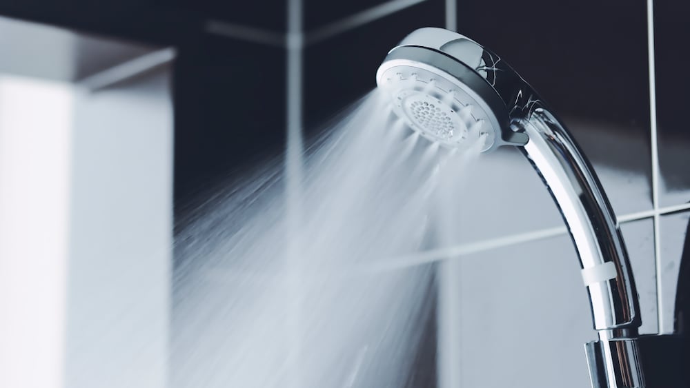 Adiós a los picores tras la ducha: la alcachofa con 15 filtros que ...