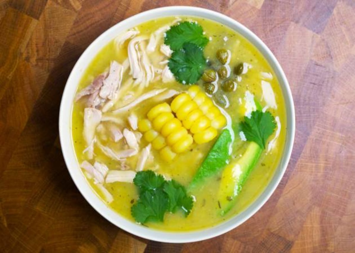 Ajiaco: la sopa colombiana de patata, pollo y maíz | Recetas ...