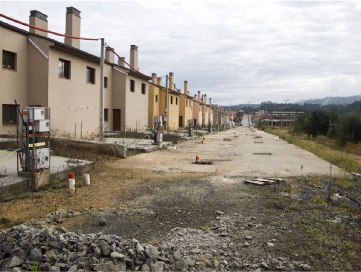 Spain’s property bubble: Documenting Spain’s construction boom and bust ...