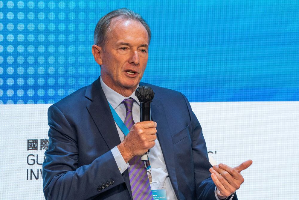 Disney nombra al empresario James Gorman como nuevo presidente ...