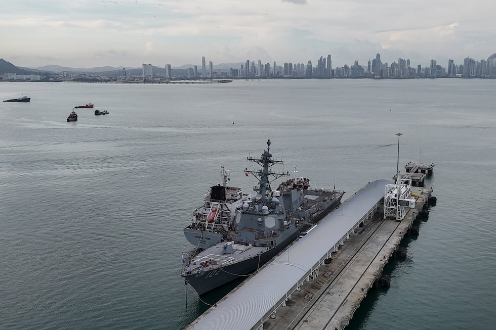 Two Venezuelan fighter jets fly over US warship in ‘show of force ...