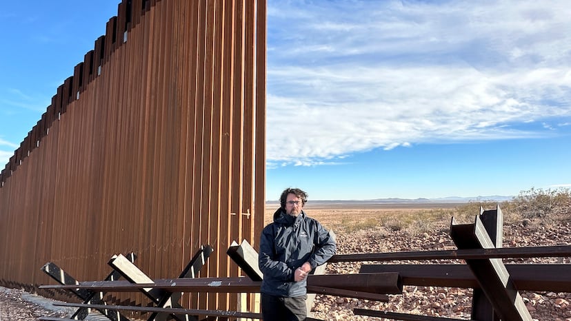 Daniel Ochoa de Olza, fotoperiodista: “El muro no funciona” | Cultura ...