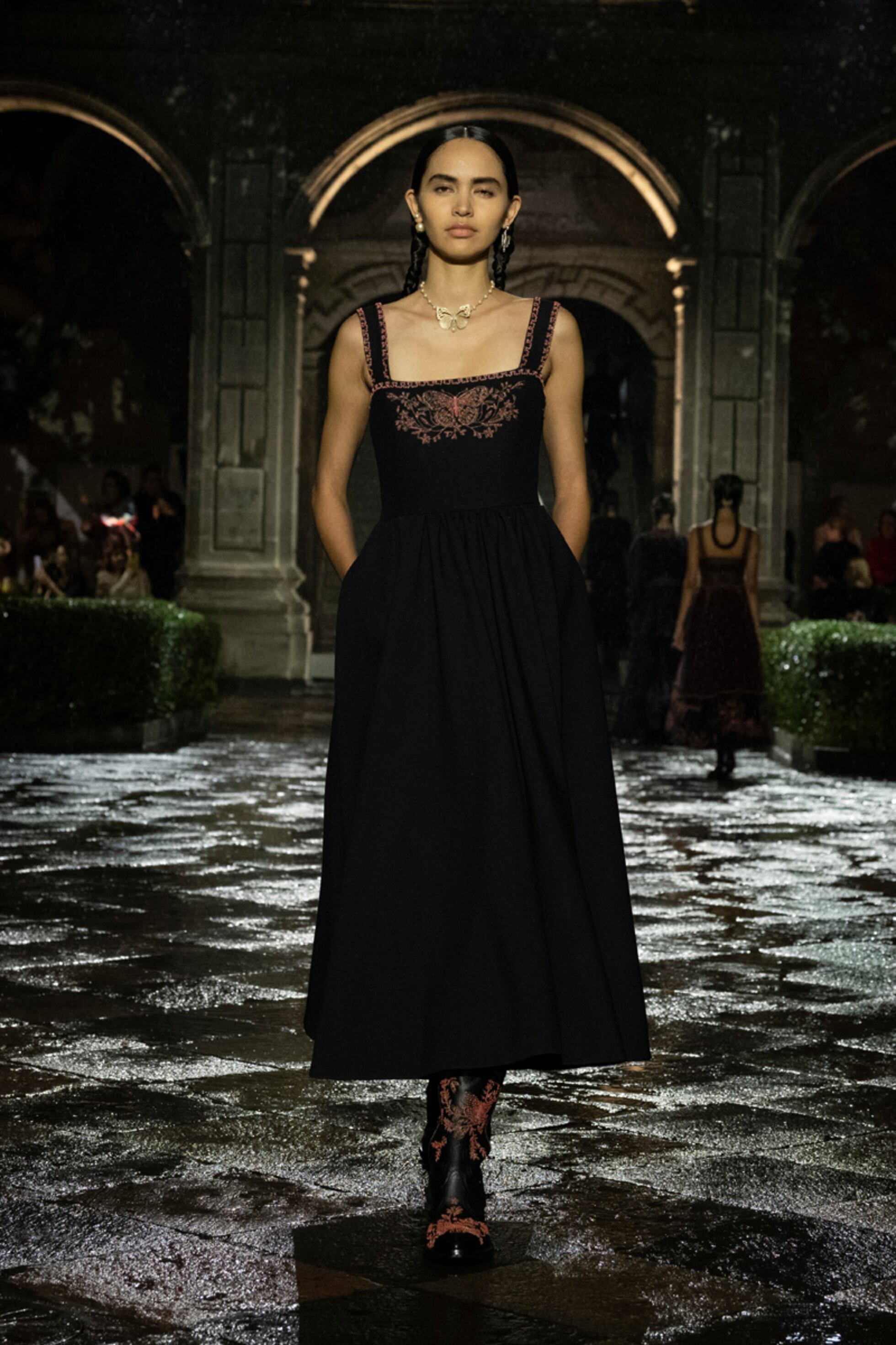 El homenaje de Dior a Frida Kahlo | Fotos | S Moda: Revista de moda ...
