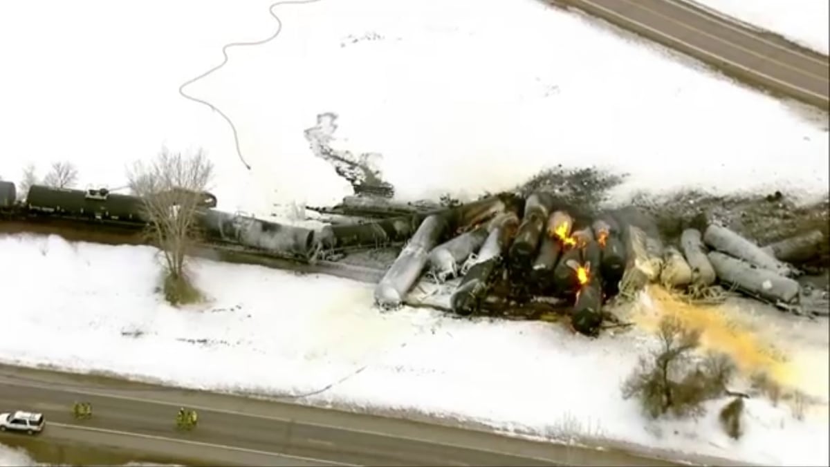 Fiery train derailment in Minnesota prompts evacuations | U.S. | EL ...