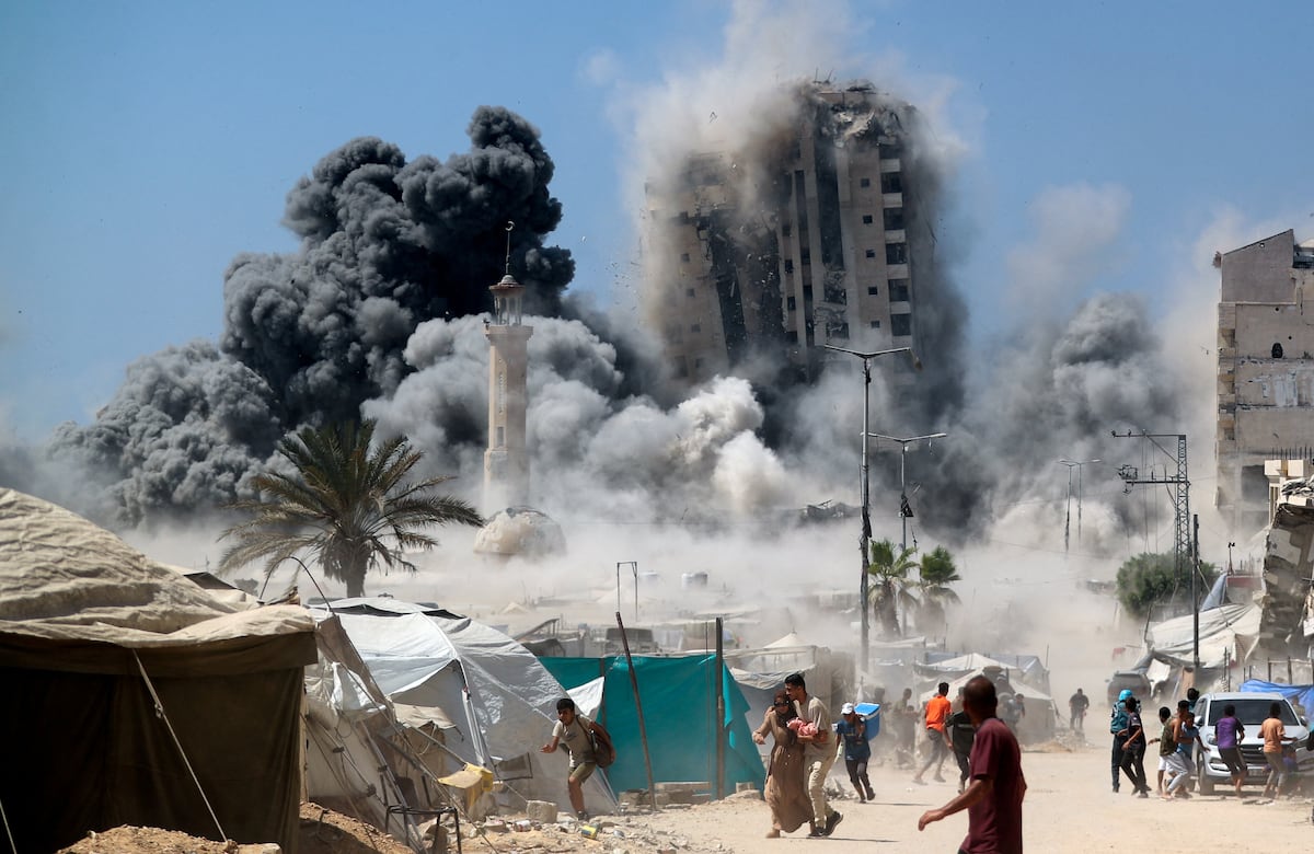 Las imágenes del bombardeo de Israel a una torre en Ciudad de Gaza tras ...