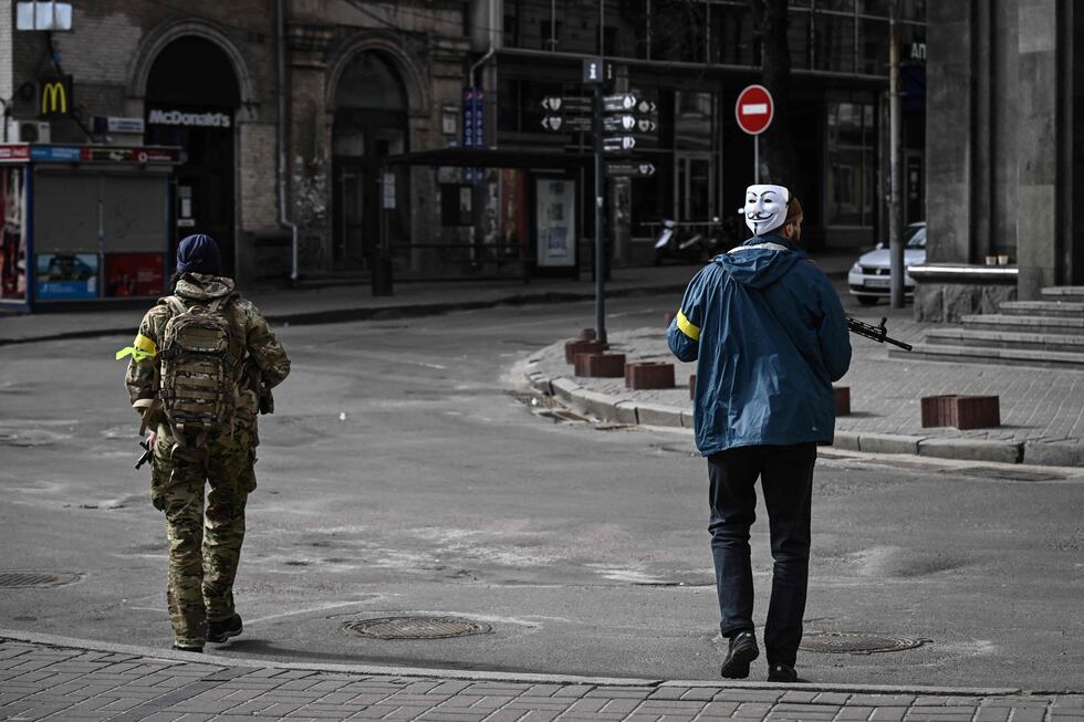 Anonymous: Army of thousands of hackers threatens Russia with constant ...
