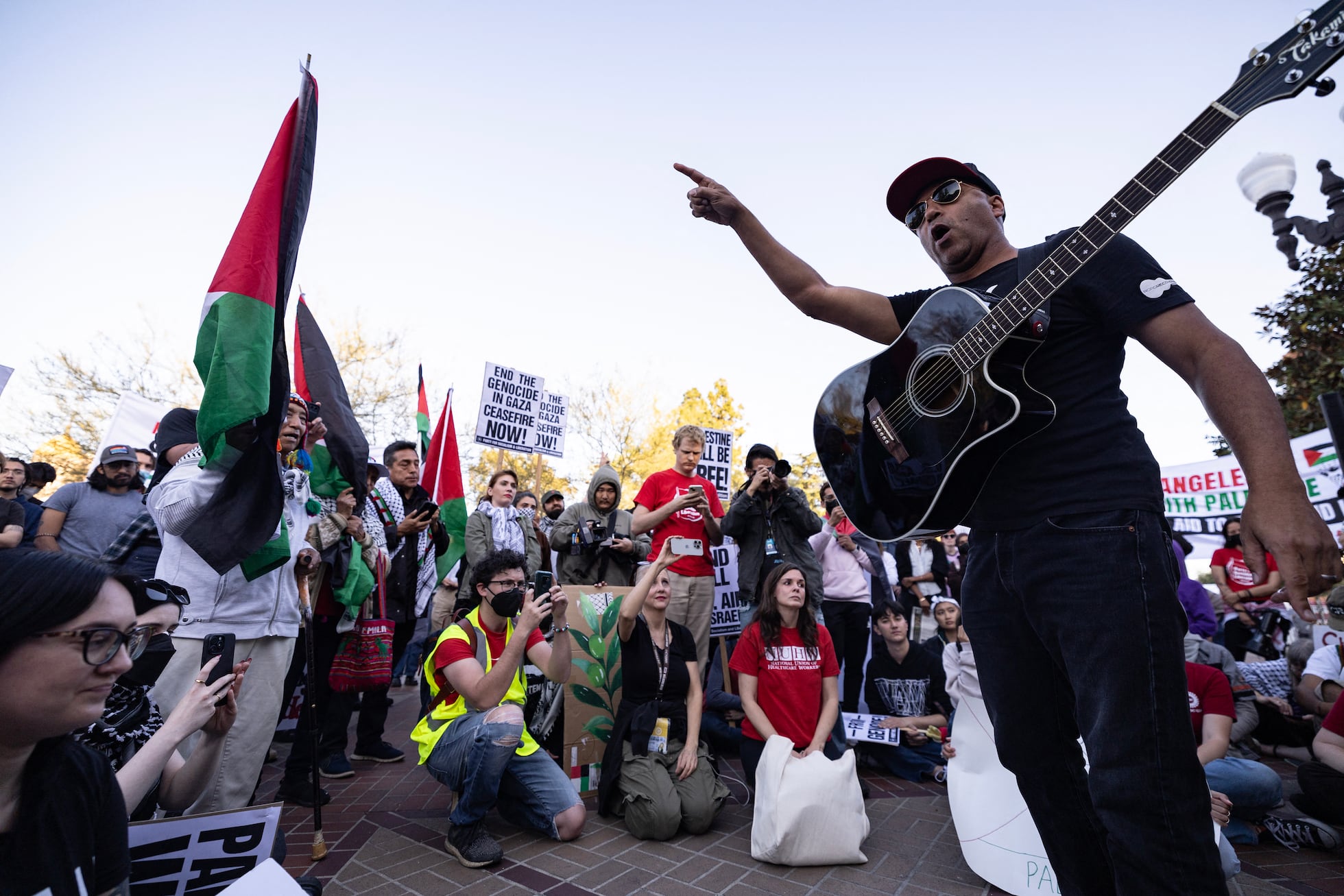 Tom Morello: This guitar shuts fascists up | Culture | EL PAÍS English