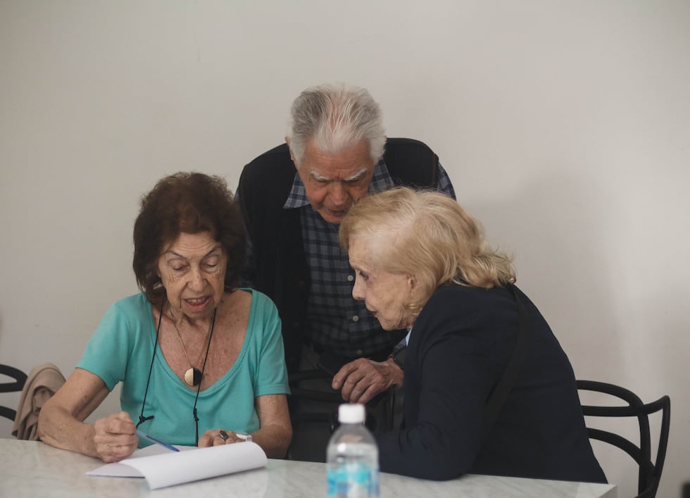 A podcast created by people over 90 is a hit in Argentina ...
