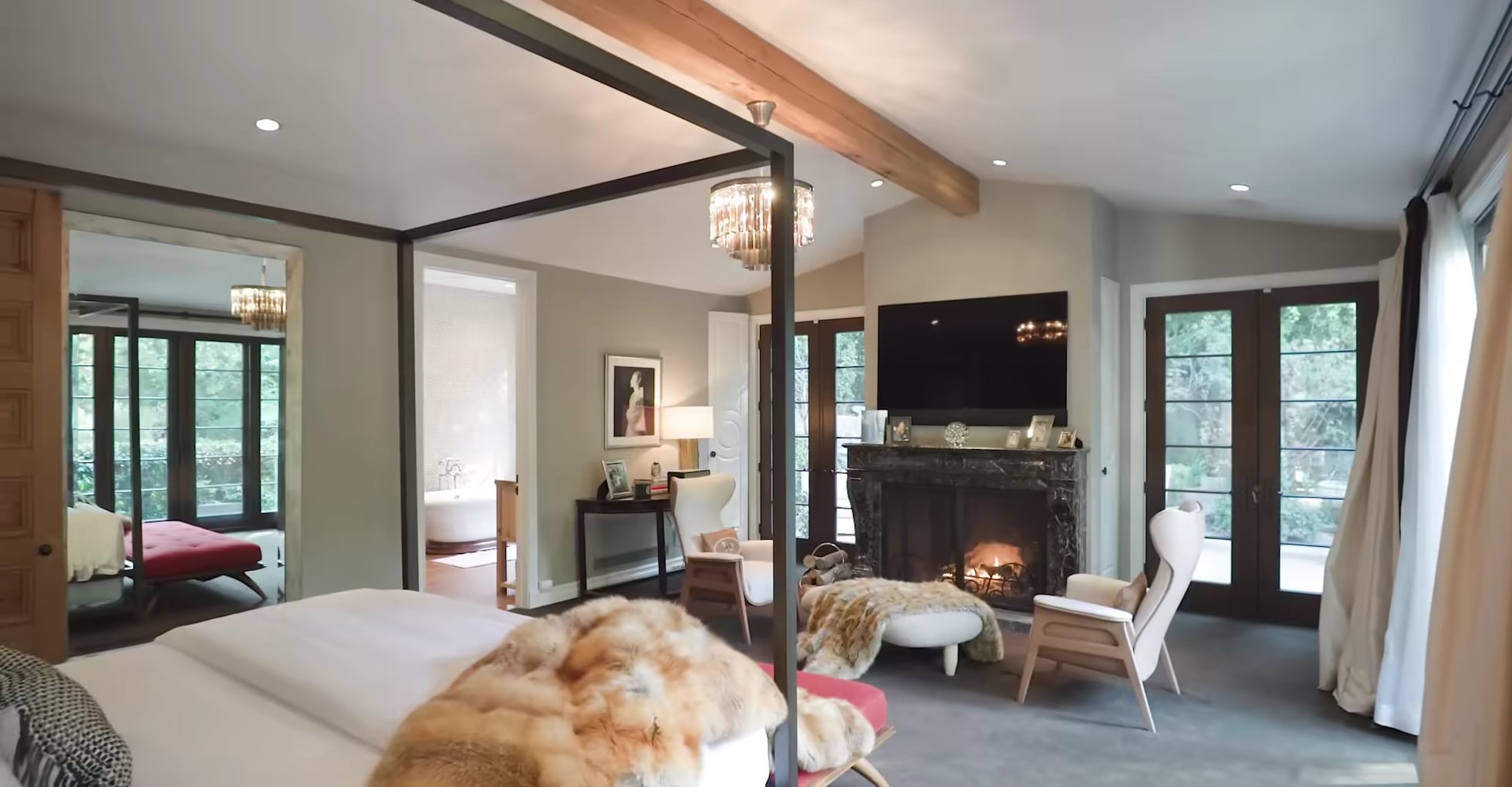 Jennifer Lopez sells her Bel-Air home, complete with lake, beach and ...