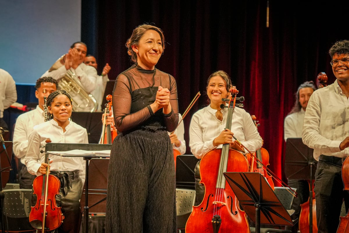 Paola Ávila, a Colombian conductor who is paving the way for more women ...