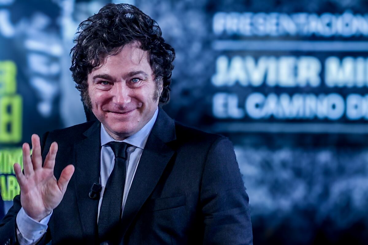 Milei redobla los insultos contra Sánchez y hace malabares para justificar su viaje a España ...