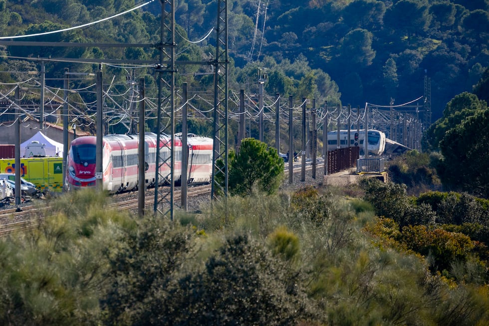 High-speed train crash in Spain: A fatal accident in 20 seconds | Spain ...
