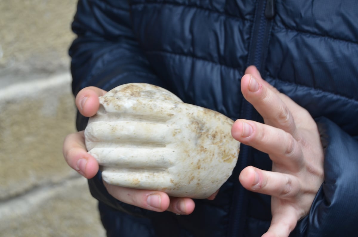 El hallazgo de una mano de mármol en Zaragoza permite recrear una ...