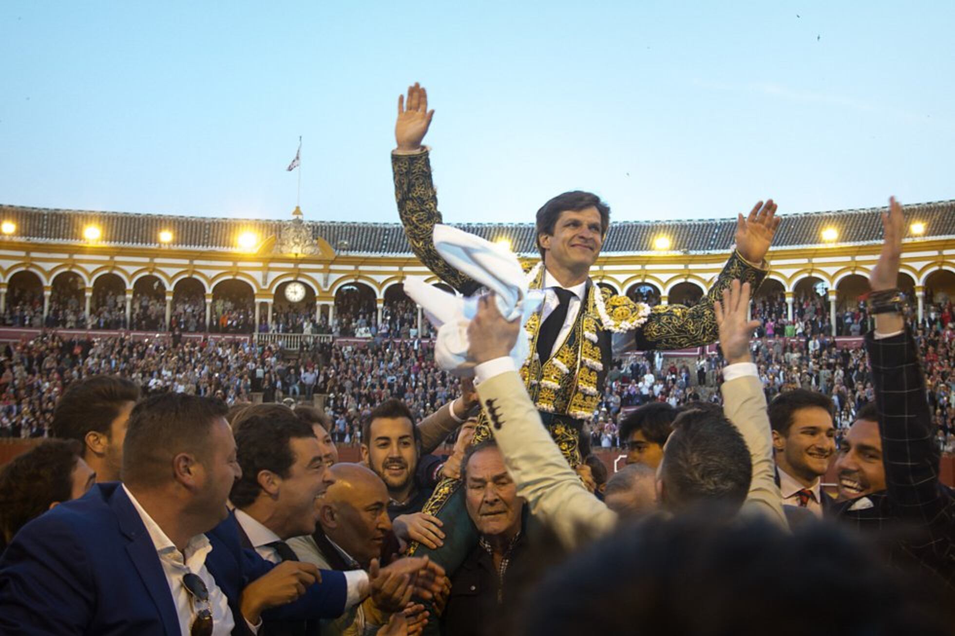 El Juli, cuatro orejas, e indulto a 'Orgullito' de la ganadería ...
