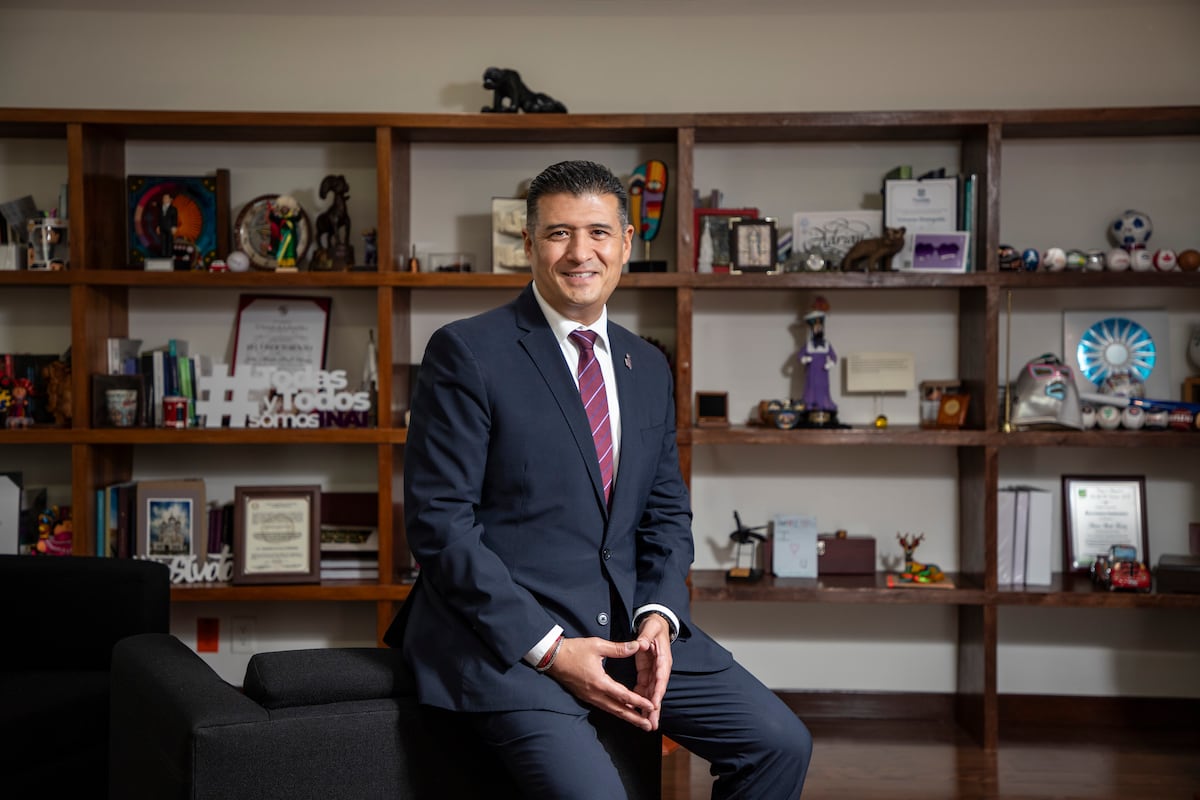 Adrián Alcalá, presidente del INAI: “Veo en Sheinbaum una mujer de ...