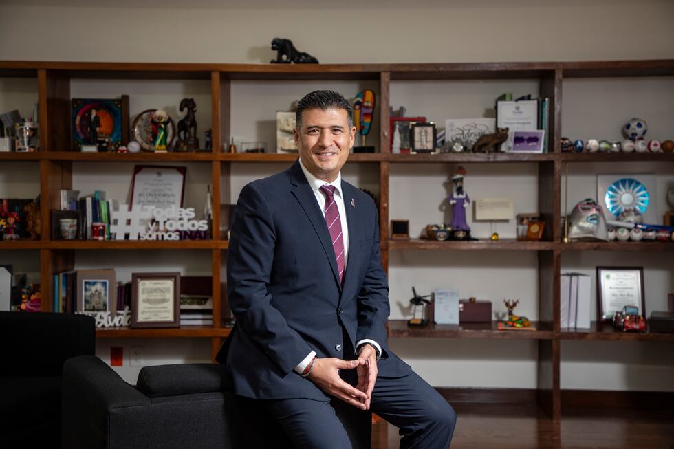 Adrián Alcalá, presidente del INAI: “Veo en Sheinbaum una mujer de ...