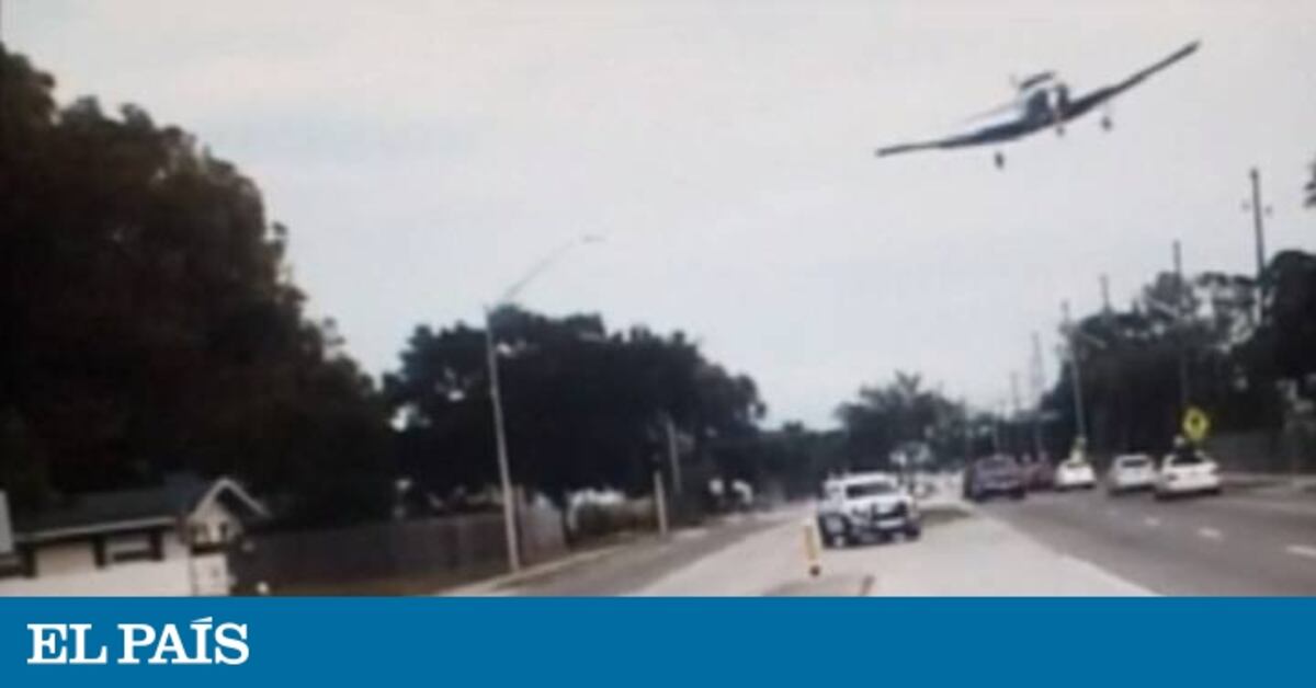 Una avioneta pierde el control y aterriza en plena autopista | Vídeos ...