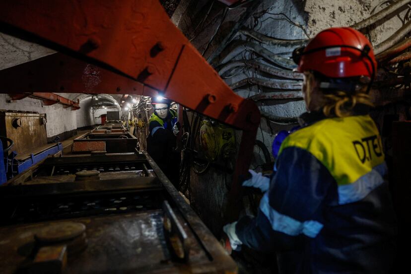 La guerra abre paso a las mujeres ucranias en profesiones ...