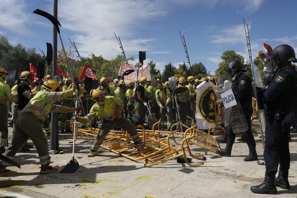 Unas 3.000 personas claman en Valladolid por la mejora de las condiciones laborales de los ...