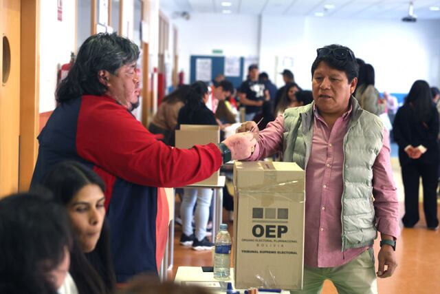 Los bolivianos en España también giran a la derecha: “El populismo se ...