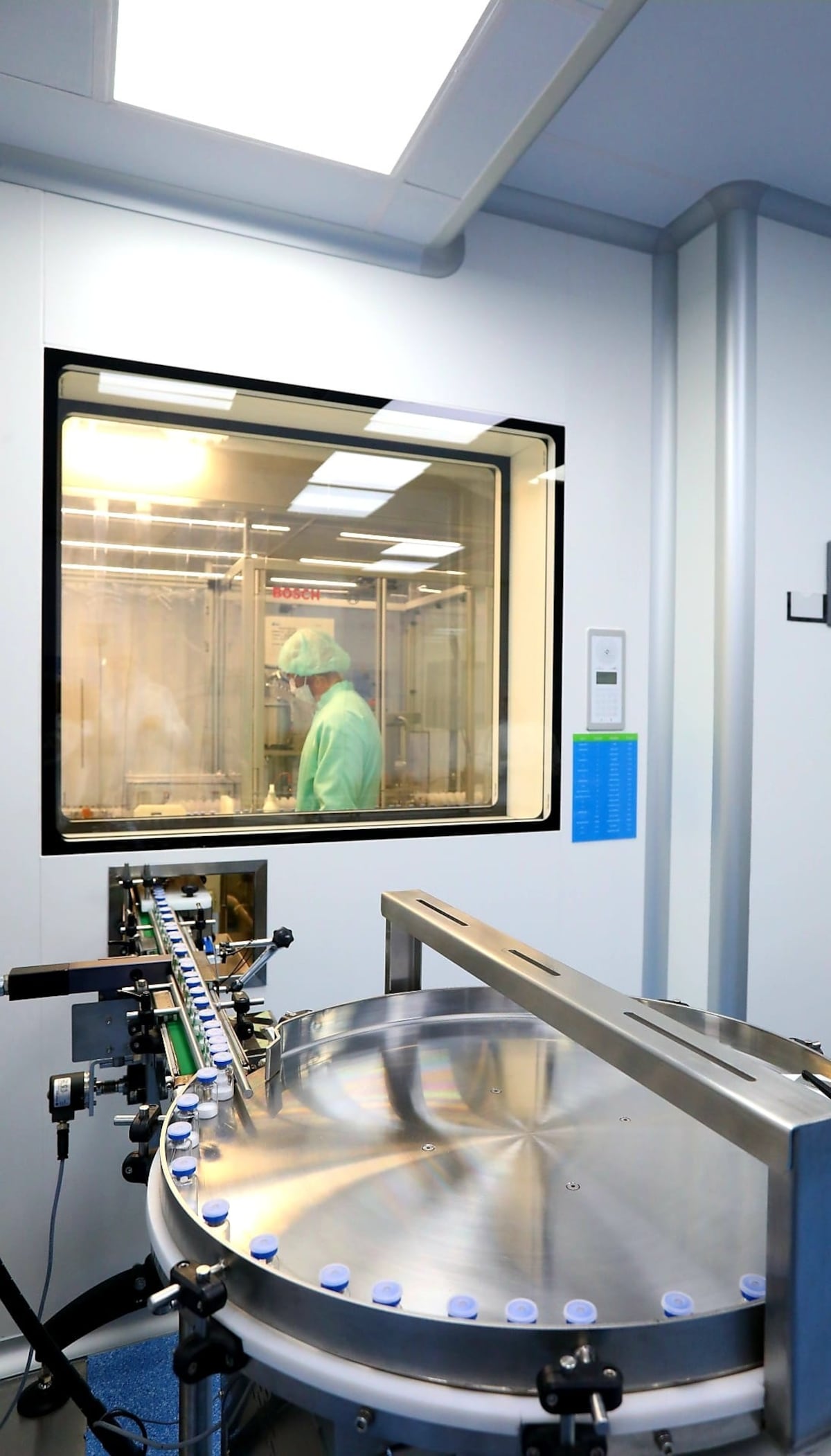 Pfizer tira de la IA para mejorar un 20% el rendimiento en la ...