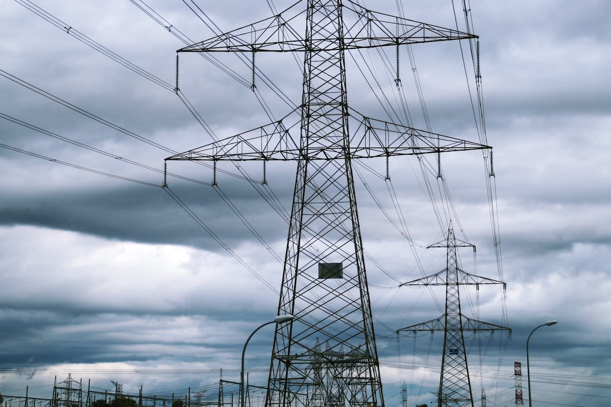 Powered by solar and wind, this $10B transmission line will carry more ...
