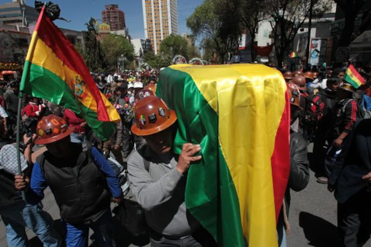 Rival Bolivian miners in deadly clash after dynamite attack | Spain ...