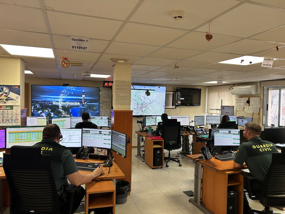 Empleados de guardia: los vigilantes de las uvas | Negocios - buga.com.co