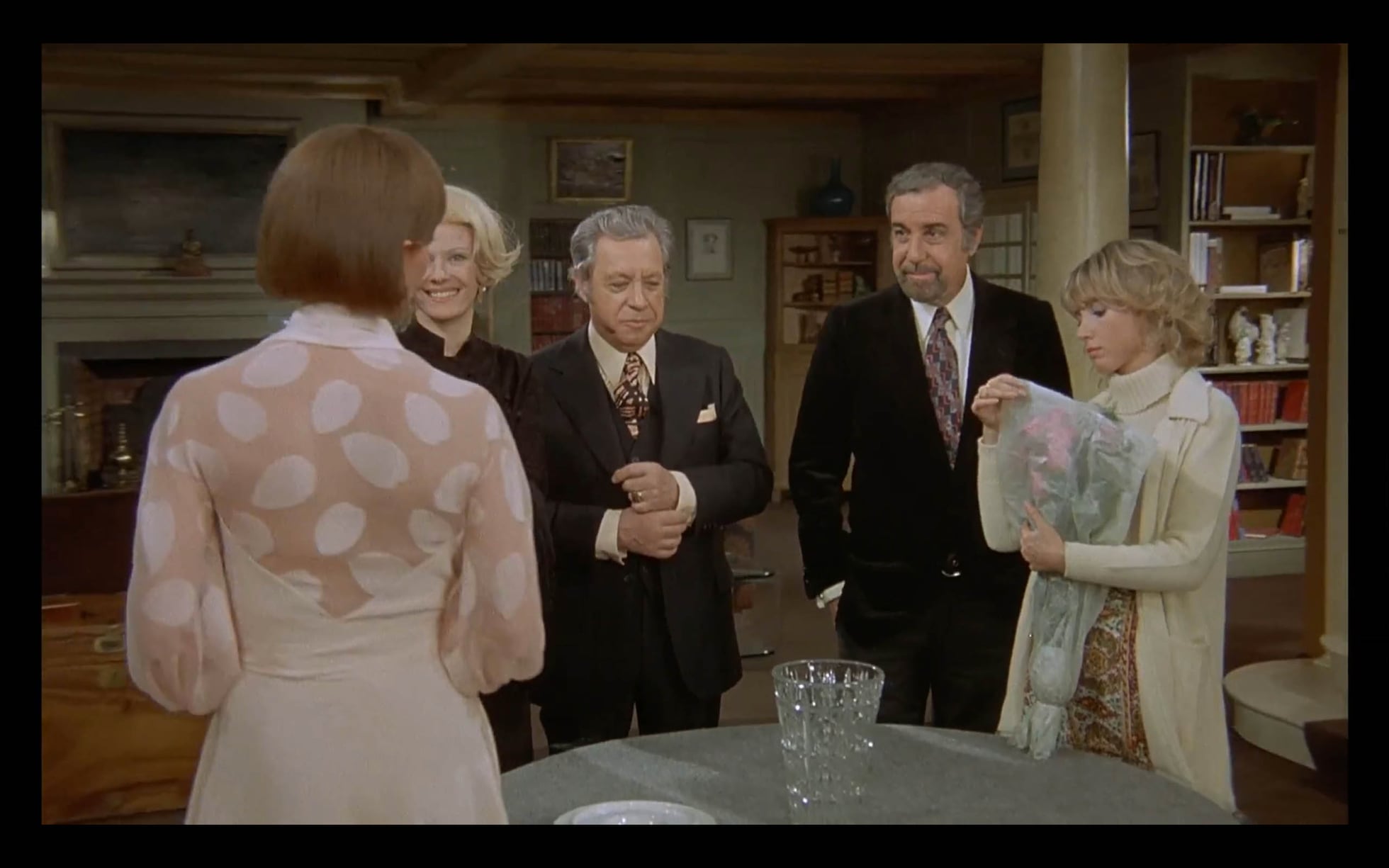 El significado oculto del vestuario de ‘El discreto encanto de la ...