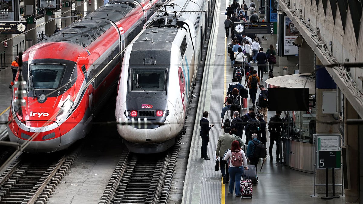 La CNMC rebaja los cánones de Adif para allanar la viabilidad de Renfe, Iryo y Ouigo | Empresas ...