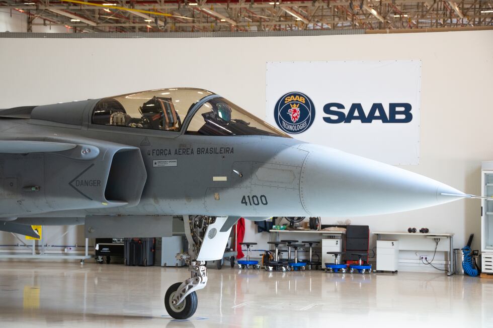 El primer avión supersónico de combate ‘made in Brasil’ cobra vida | EL ...