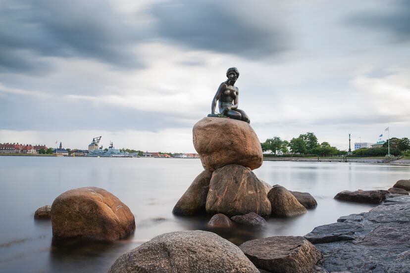 Copenhague retirará una enorme estatua de ‘La sirenita’ por “fea y ...