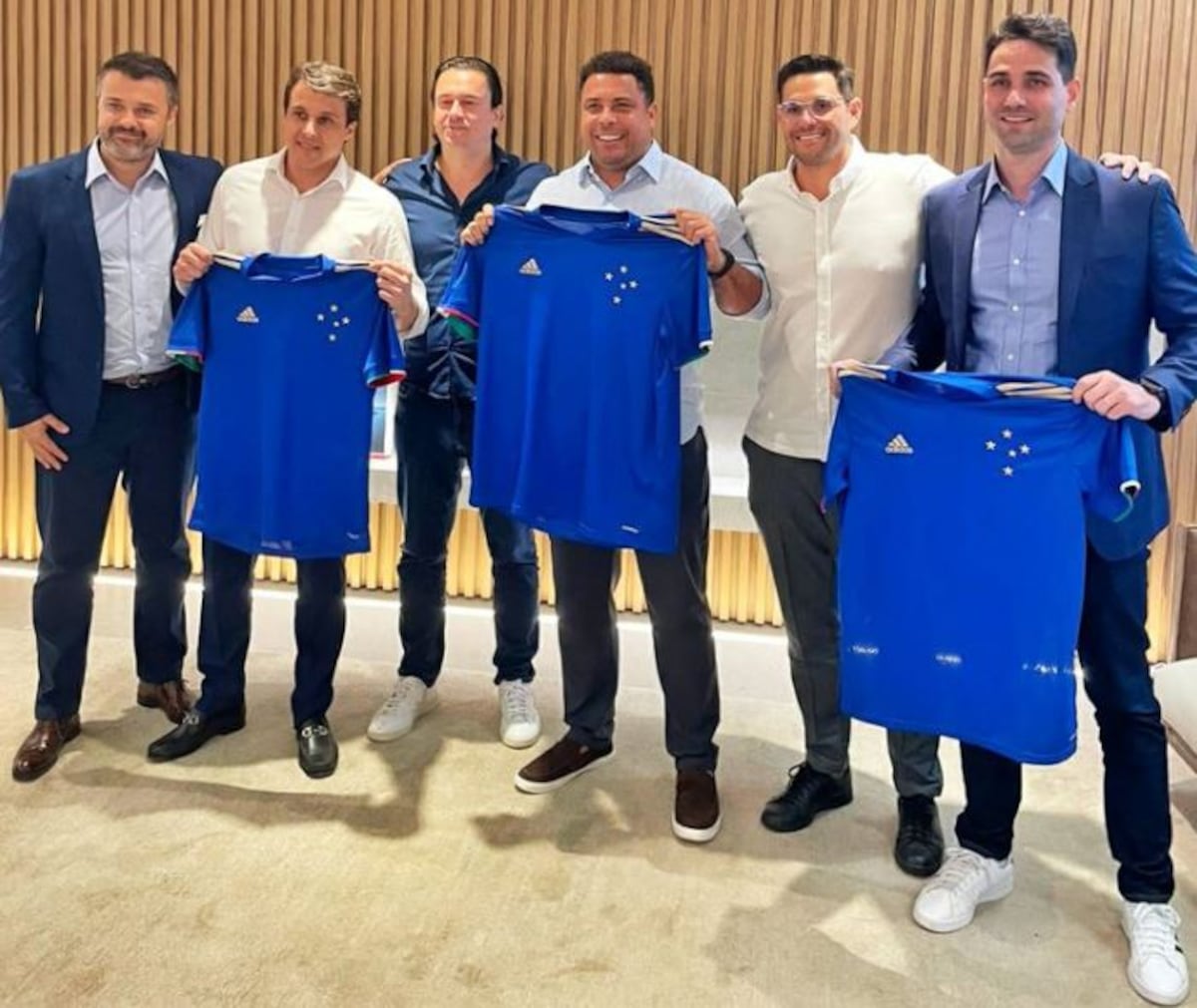 Ronaldo anuncia la compra del Cruzeiro brasileño, donde empezó su ...