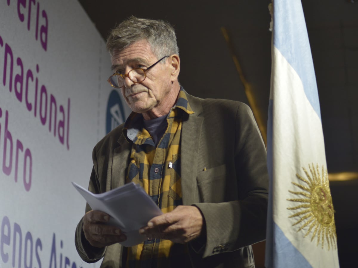 El argentino Guillermo Saccomanno se alza con el premio Alfaguara de ...