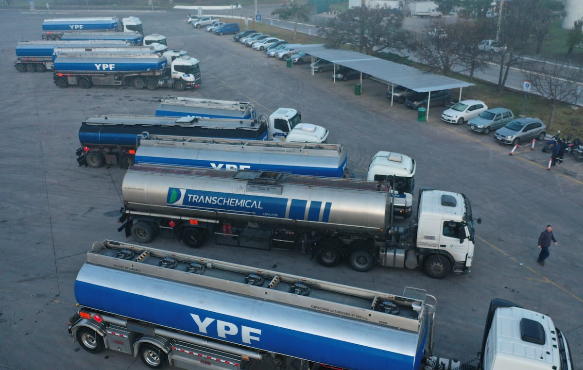 U.S. judge orders Argentina to pay $16 billion for expropriation of YPF ...