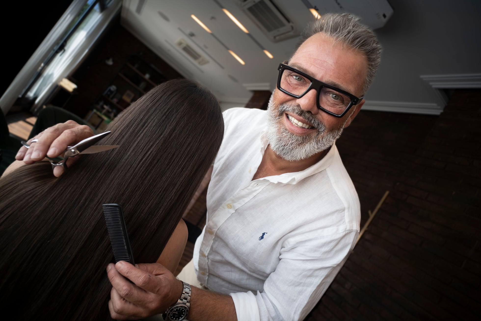 Víctor del Valle: “Me siento todopoderoso cuando logro cambiar el ánimo de mis clientas ...