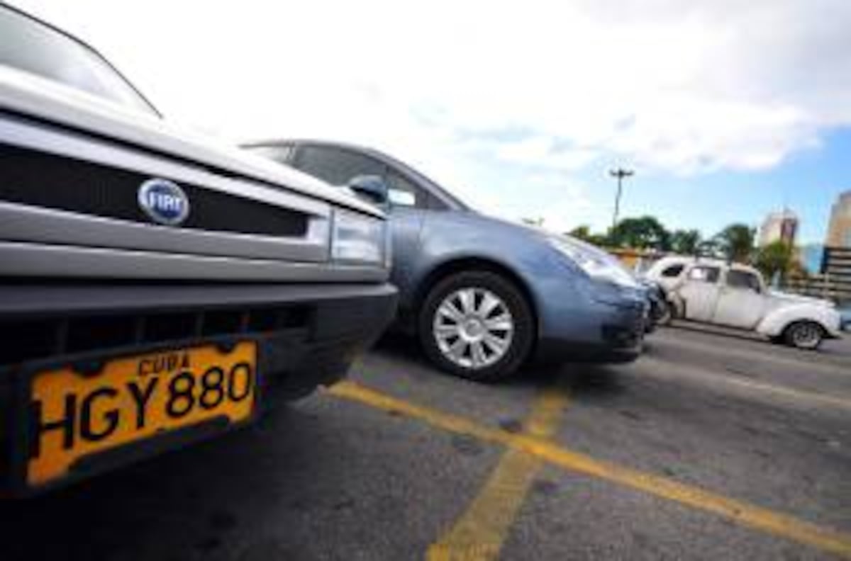 Cuba cambiará el diseño de las matrículas a todos los vehículos del ...