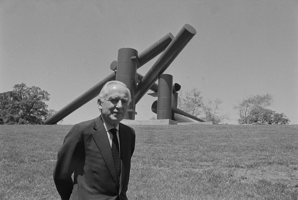 Alexander Liberman, the ‘silver fox’ who spent 12 years chasing Picasso ...