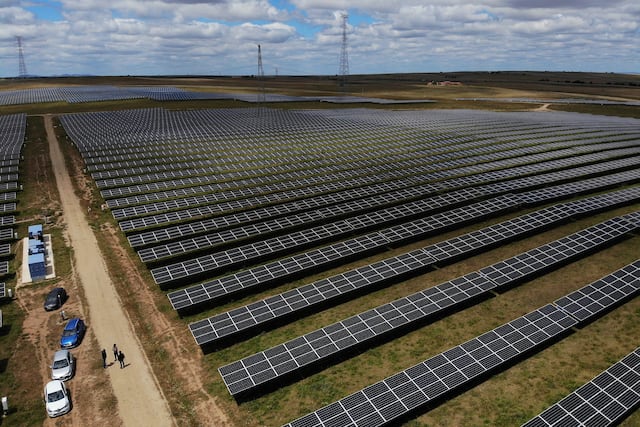 El precio de la luz sube un 29% en julio pero las horas de mayor ...