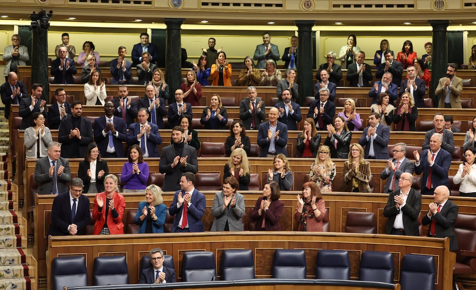 El Congreso aprueba el escudo social recortado con la única oposición de Vox | España | EL PAÍS