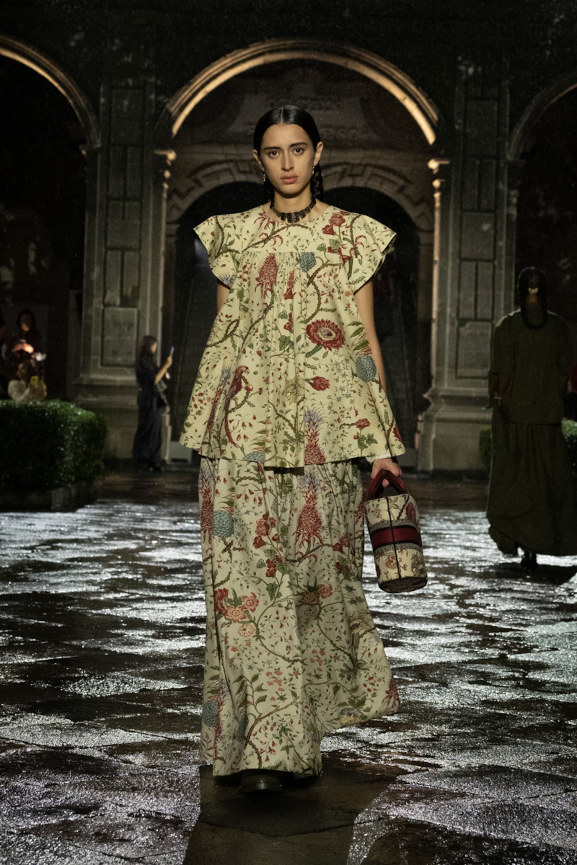 El homenaje de Dior a Frida Kahlo | Fotos | S Moda: Revista de moda ...