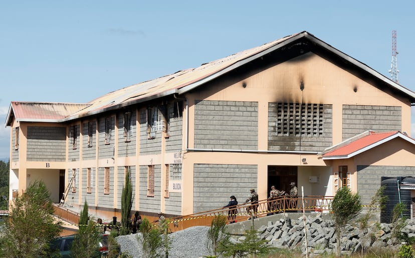 Un incendio en una escuela de Kenia mata a 16 estudiantes ...