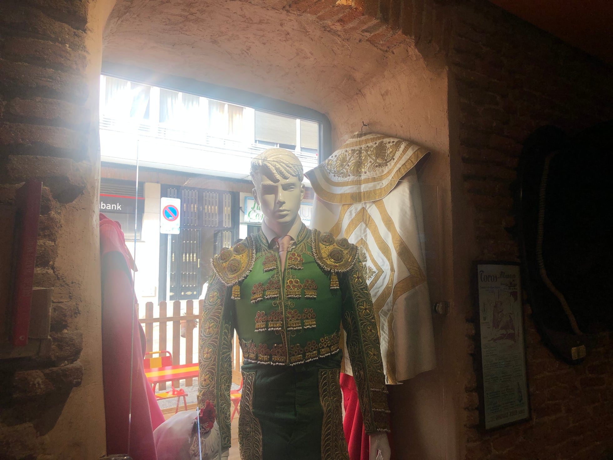 ‘El facha’ y ‘el punk’: historia de dos bares que conviven a 100 metros ...