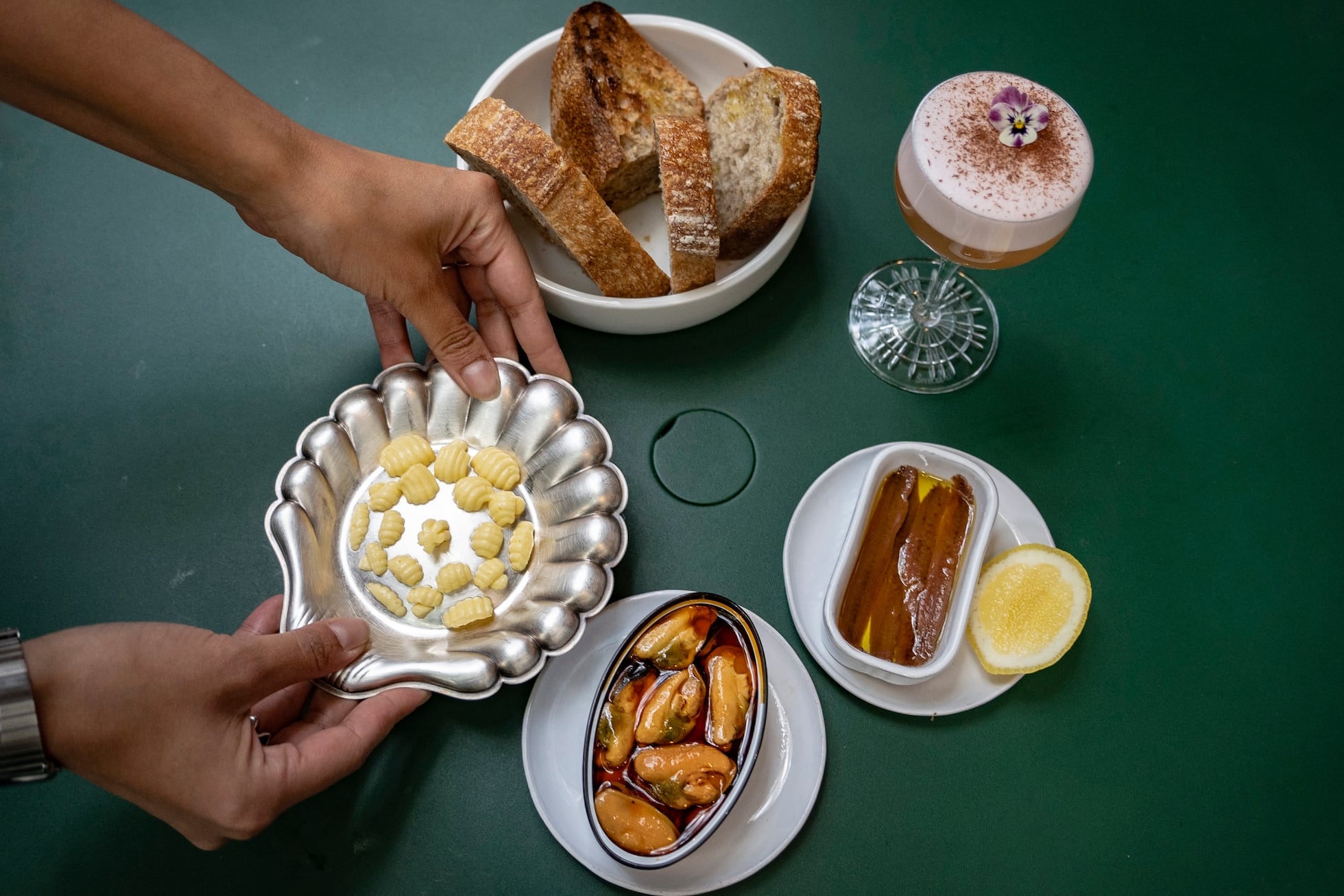 Berta, el bar donde los tragos, la comida y las anfitrionas te hacen ...