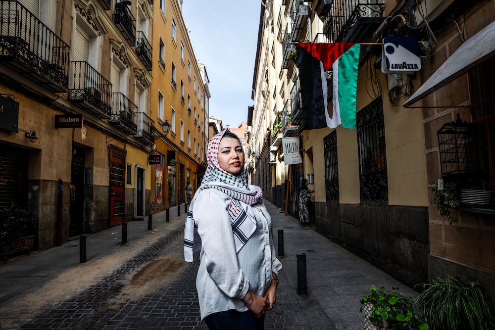 Hind Joudah, poeta gazatí: “Mis versos hablan de la falta de pan y de ...