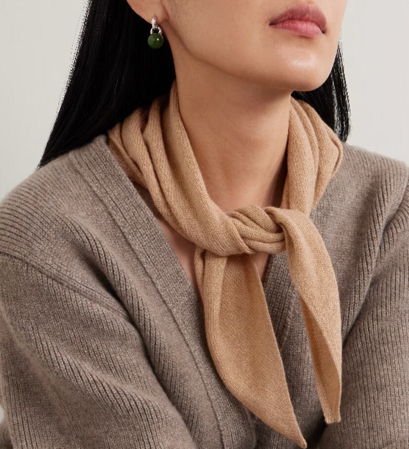 ¿Por qué todo el mundo en la moda lleva un triángulo de ‘cashmere’ al ...