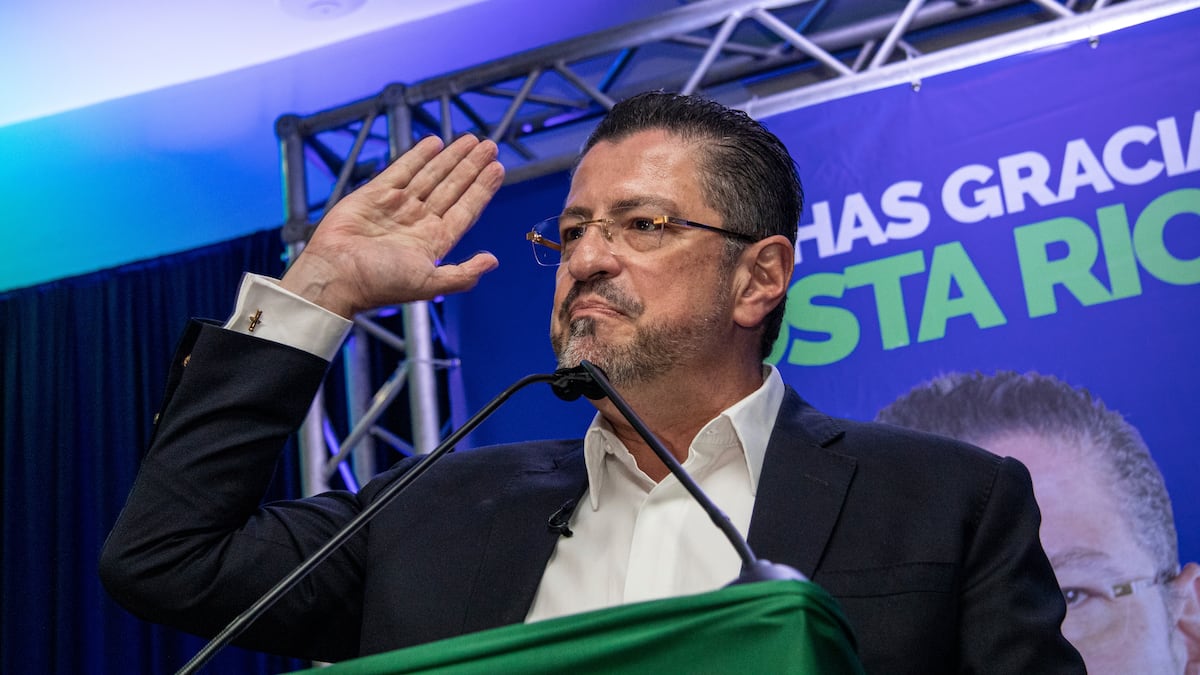 El tono agresivo y la popularidad del presidente Rodrigo Chaves miden ...