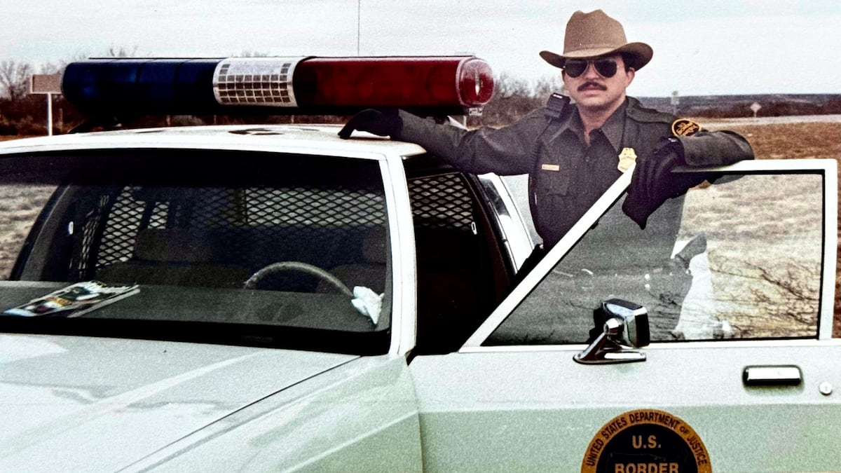 From detaining migrants to helping them: The change of life of an El ...