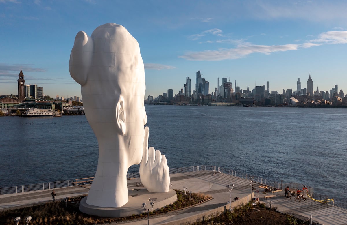 Jaume Plensa planta su nueva obra frente a Manhattan: “La belleza es un ...